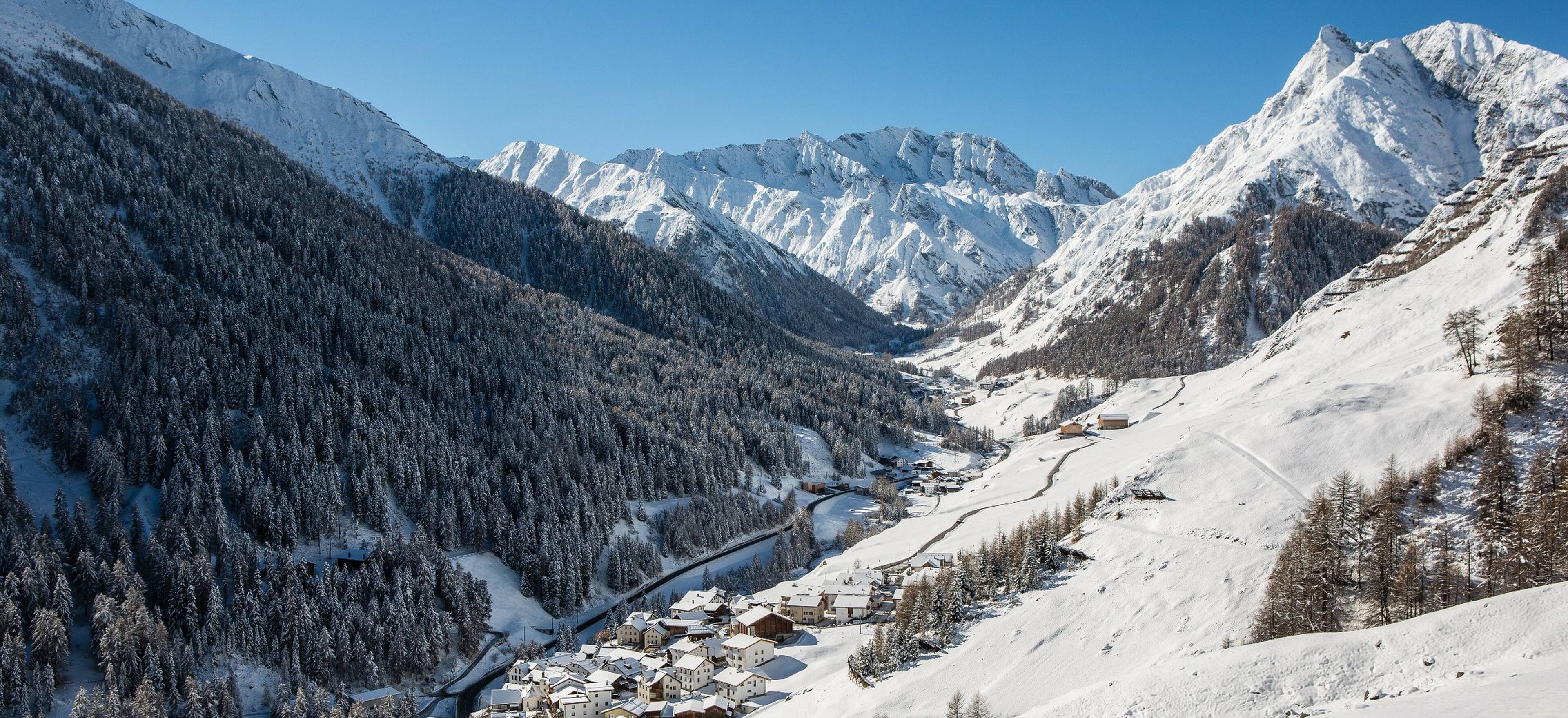 Snowshoeing in Samnaun - holidays at Hotel Homann.
